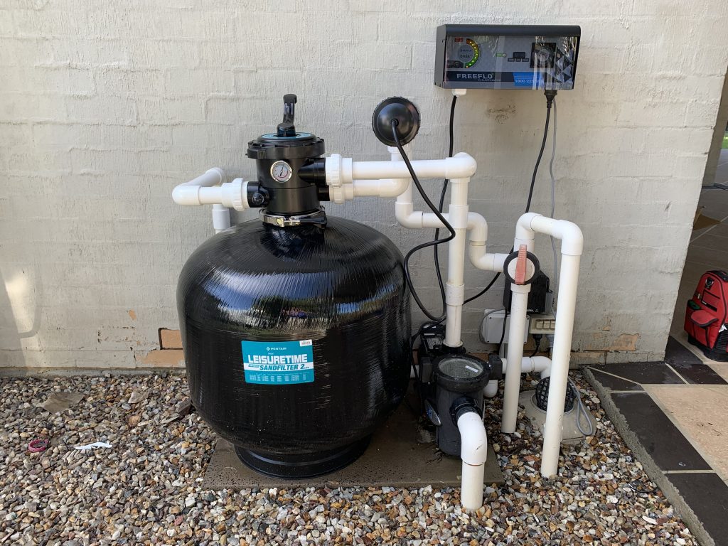 28 Inch Sand Filter Installed - Clean a pool 28 Inch Sand Filter Installed - Clean a pool